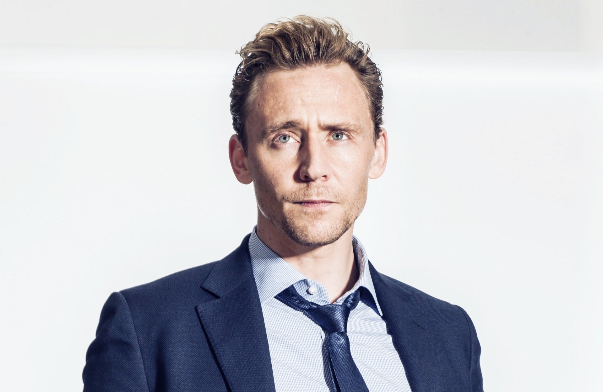Download English Actor Celebrity Tom Hiddleston HD Wallpaper