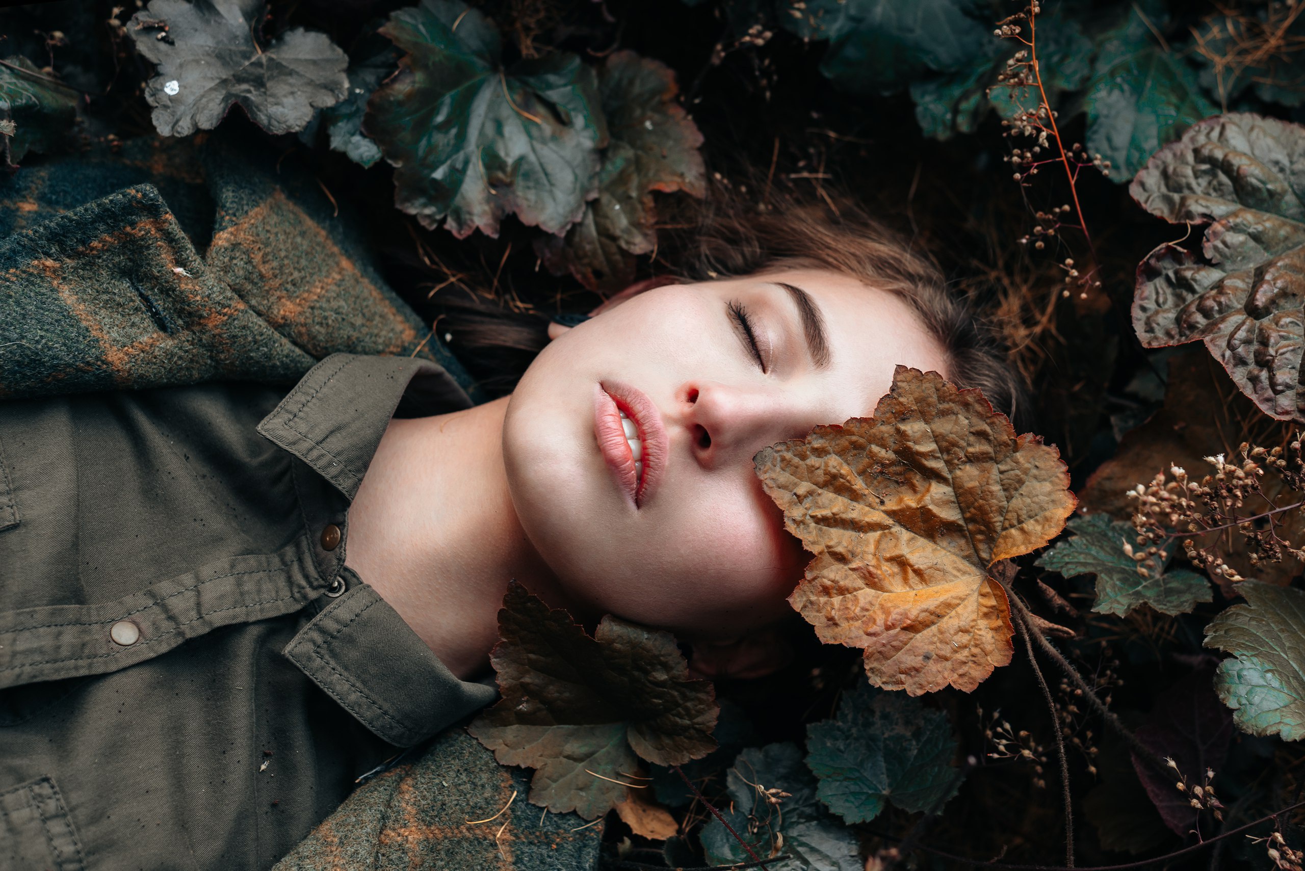 Download Leaf Model Lying Down Woman Mood HD Wallpaper