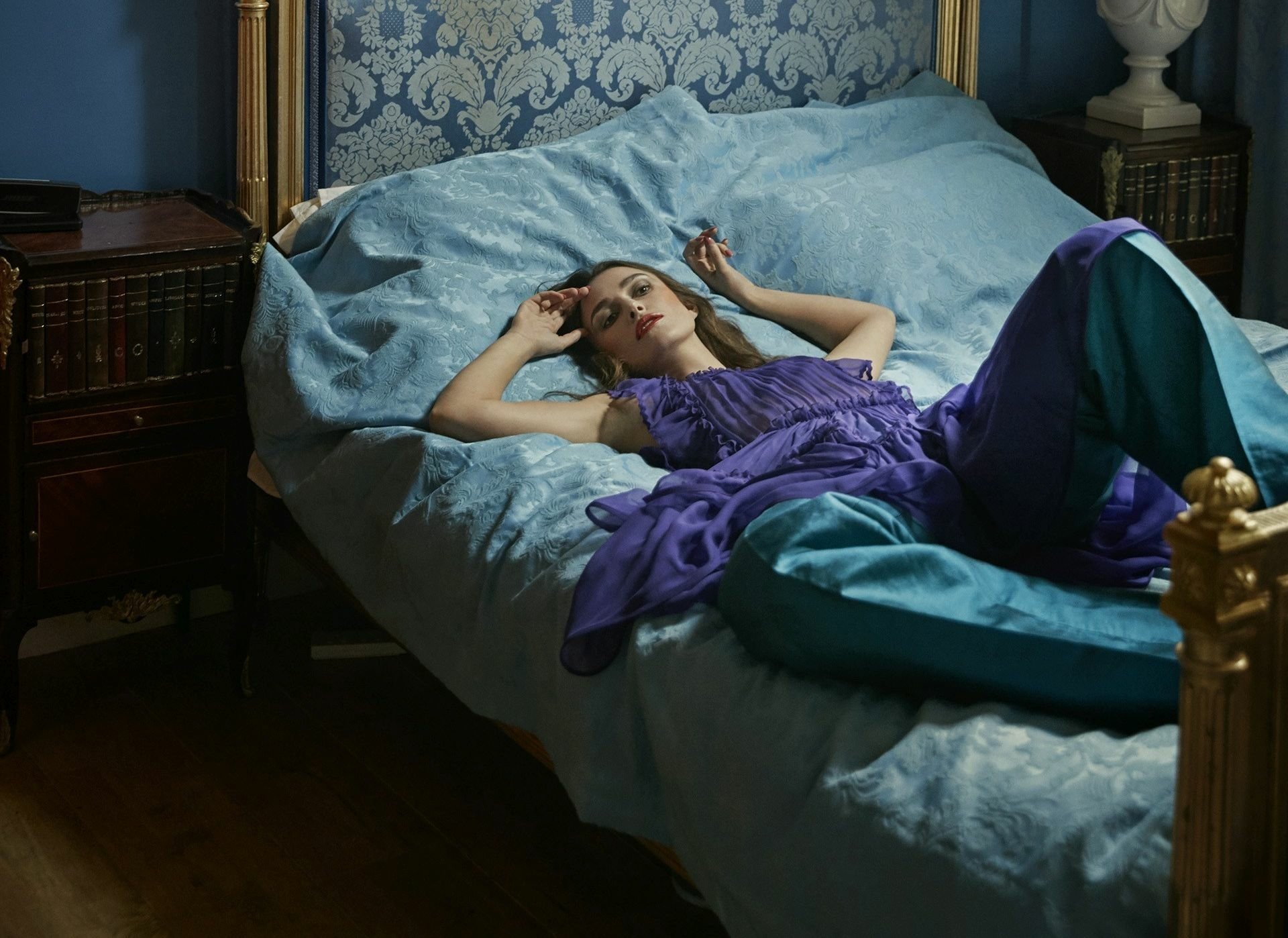 Keira Knightley Relaxed in Luxe Bedroom – HD Celebrity Wallpaper