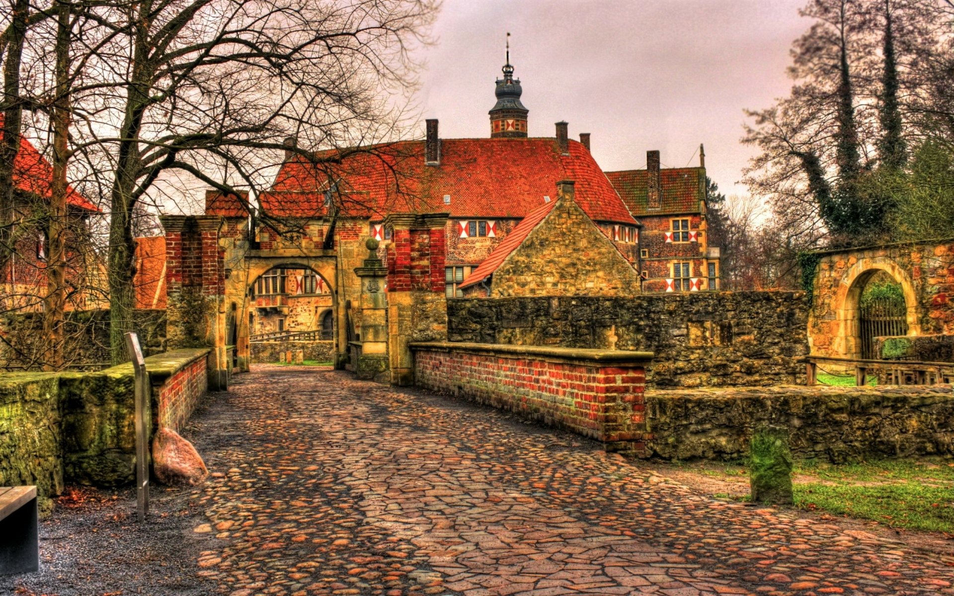 Vischering Castle in Germany: Stunning Brick Fortress HD Wallpaper ...