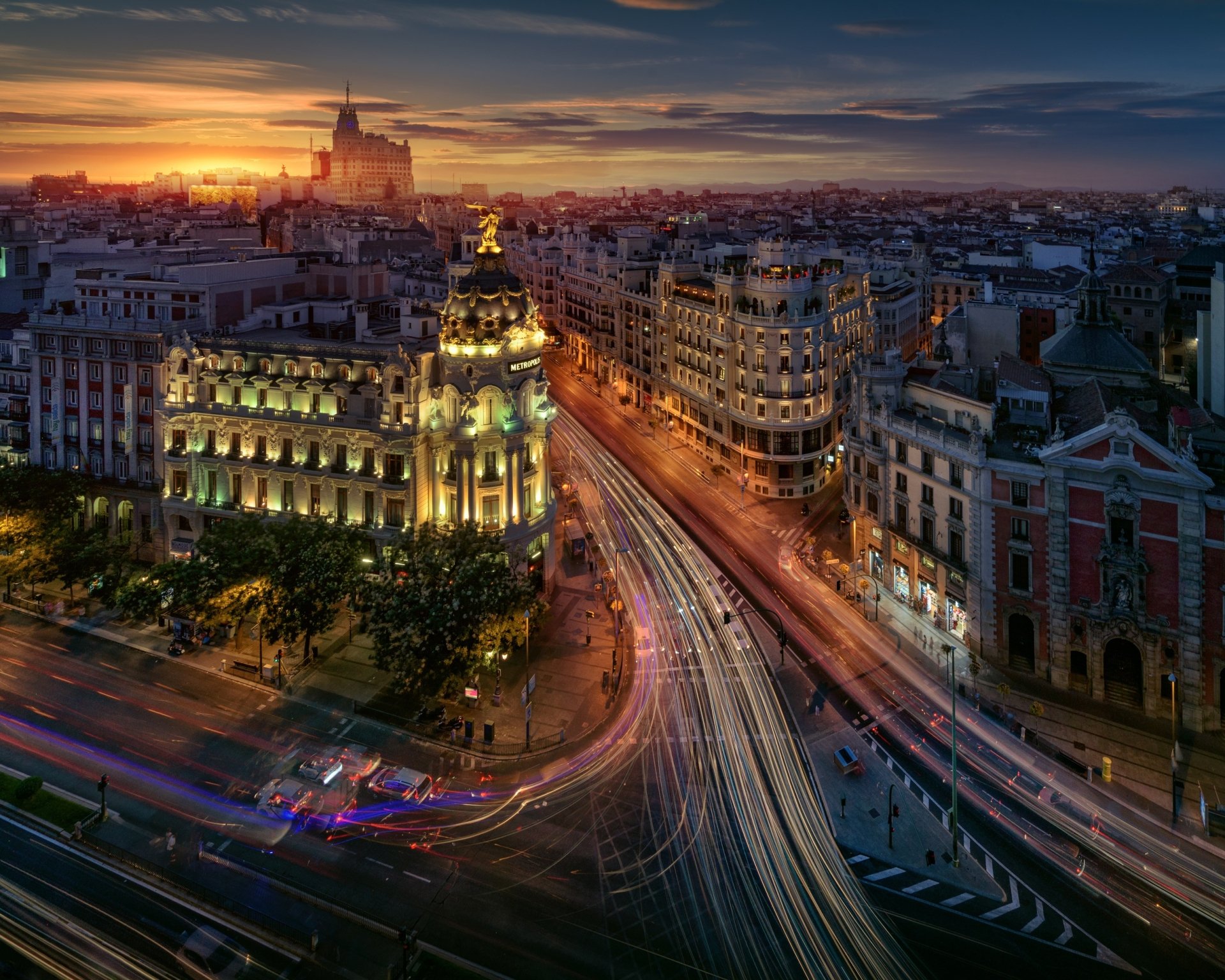 Madrid Nightfall: Vibrant Time-Lapse Cityscape HD Wallpaper