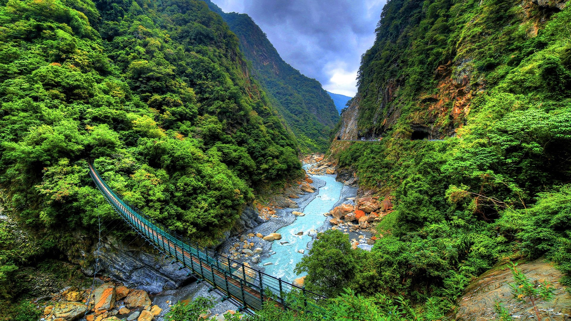 Majestic Forest River Gorge HD Wallpaper – Breathtaking Mountain Landscape