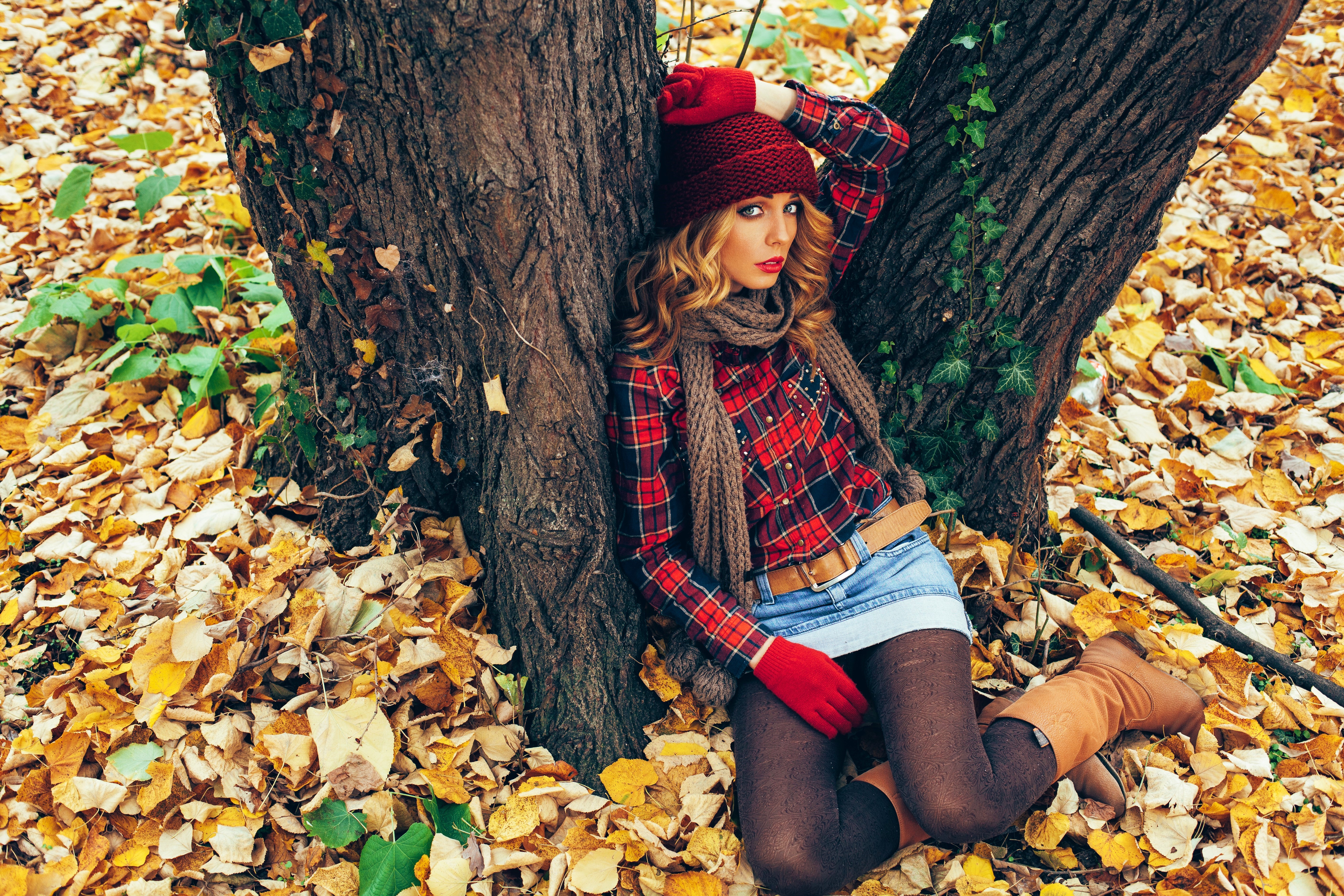 Download Blonde Lipstick Hat Leaf Tree Fall Woman Photography 4k Ultra ...