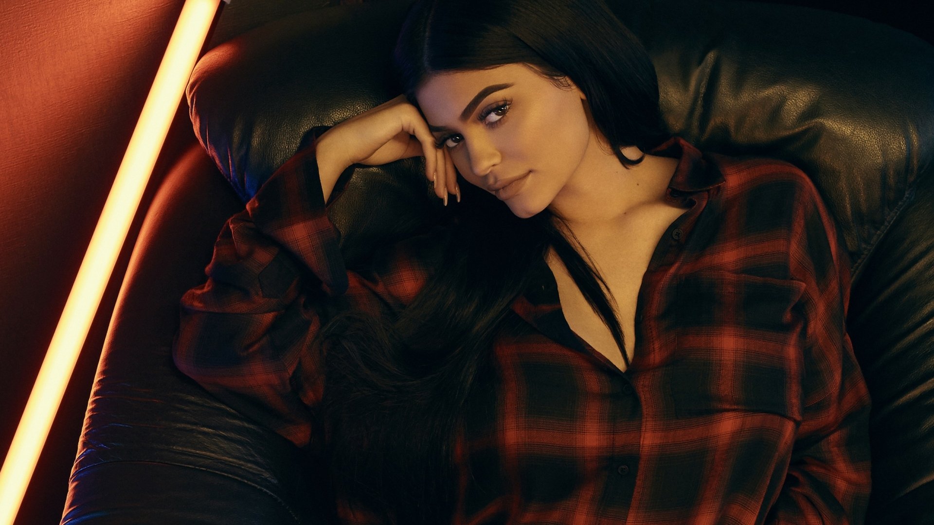 Download Brunette Brown Eyes Model Celebrity Kylie Jenner Hd Wallpaper