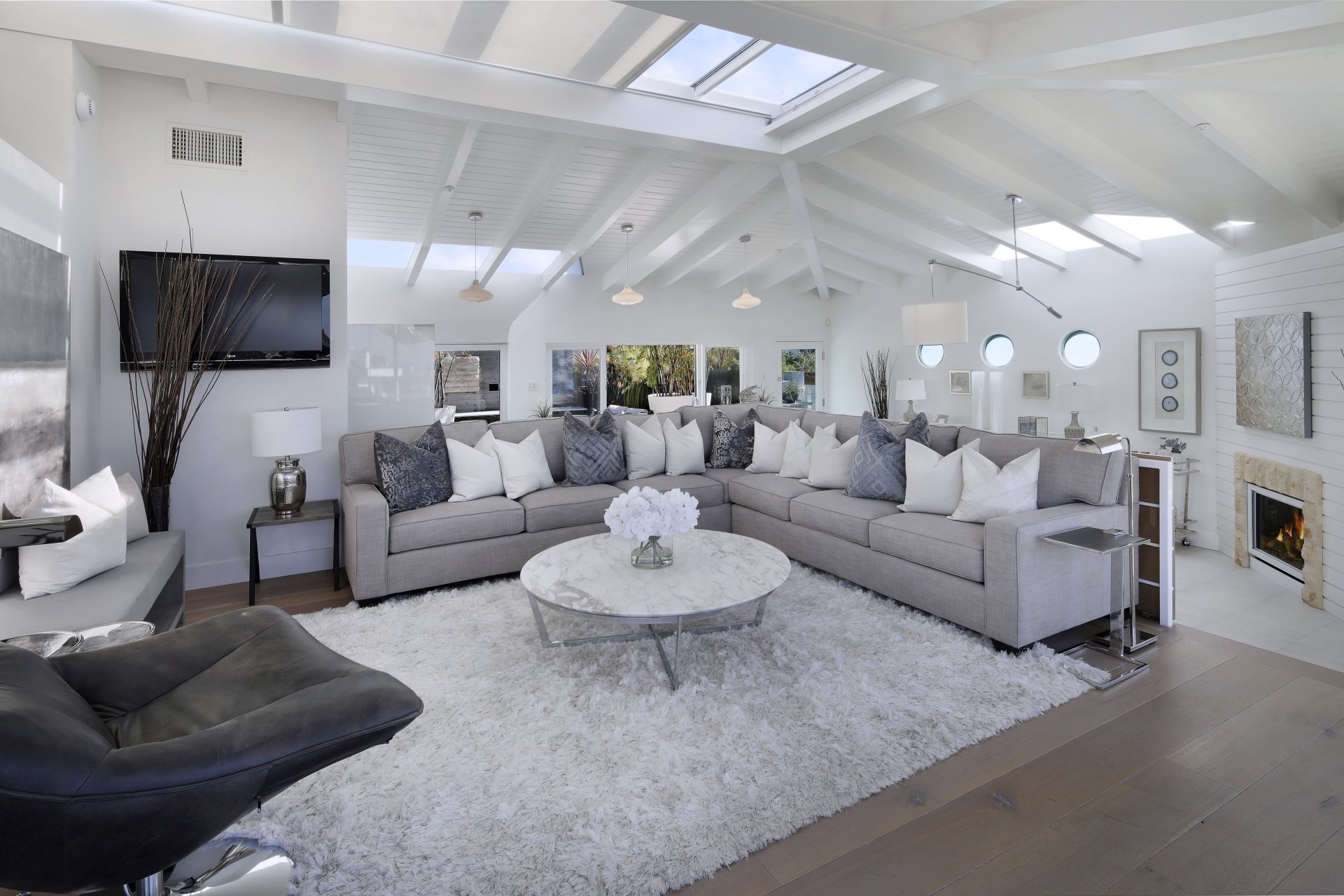 4K Ultra HD Modern Living Room Sofa Comfort | 6722x4484 | Wallpaper Abyss