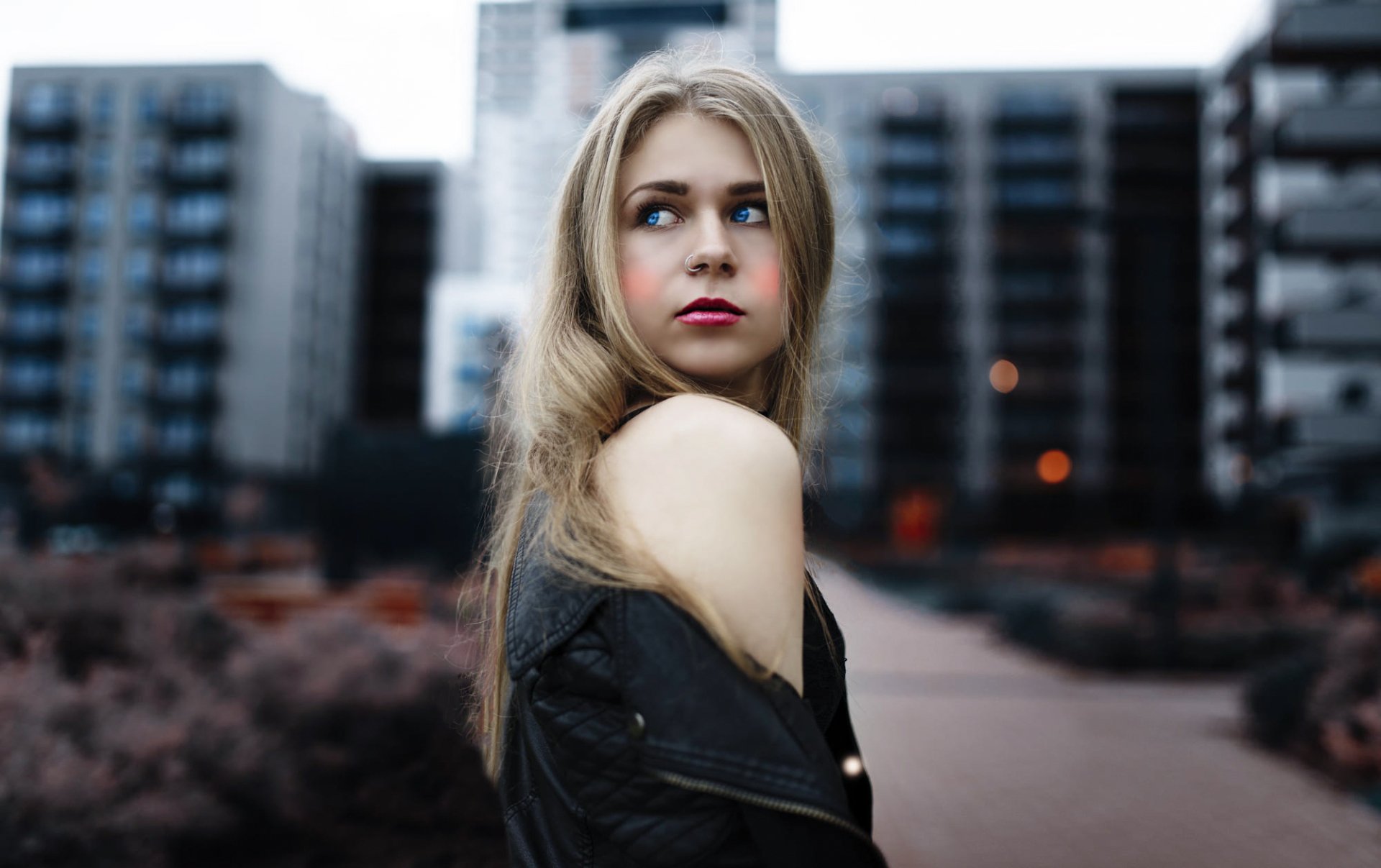 Cute Blonde Wallpaper
