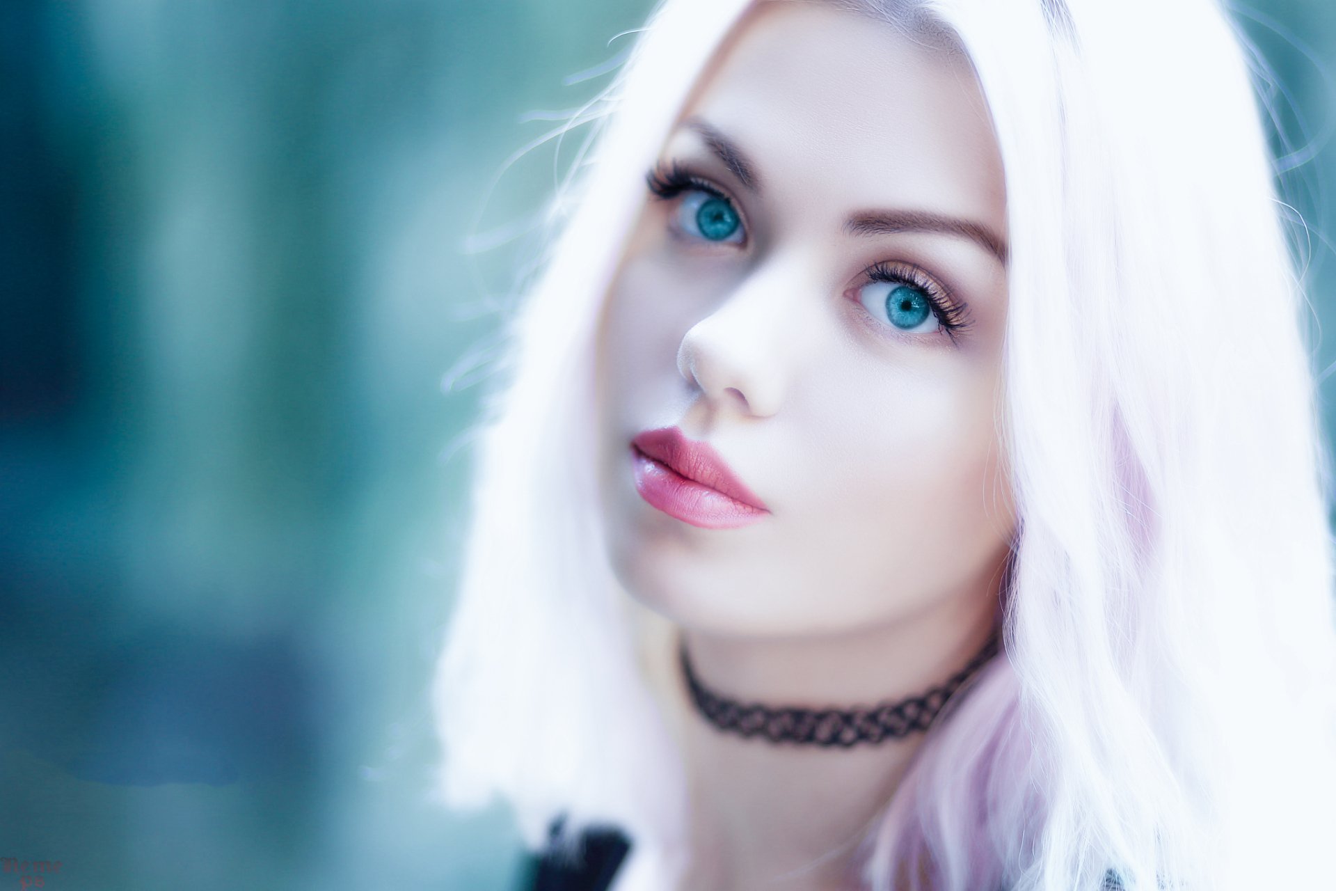 Elegant Model with Blue Eyes - HD Wallpaper | 2048x1365 | Wallpaper Abyss