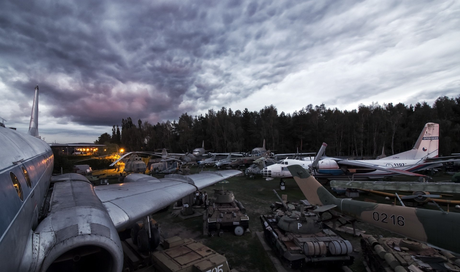 Download Aircraft Tank Military HD Wallpaper | 1920x1138 | Wallpaper Abyss