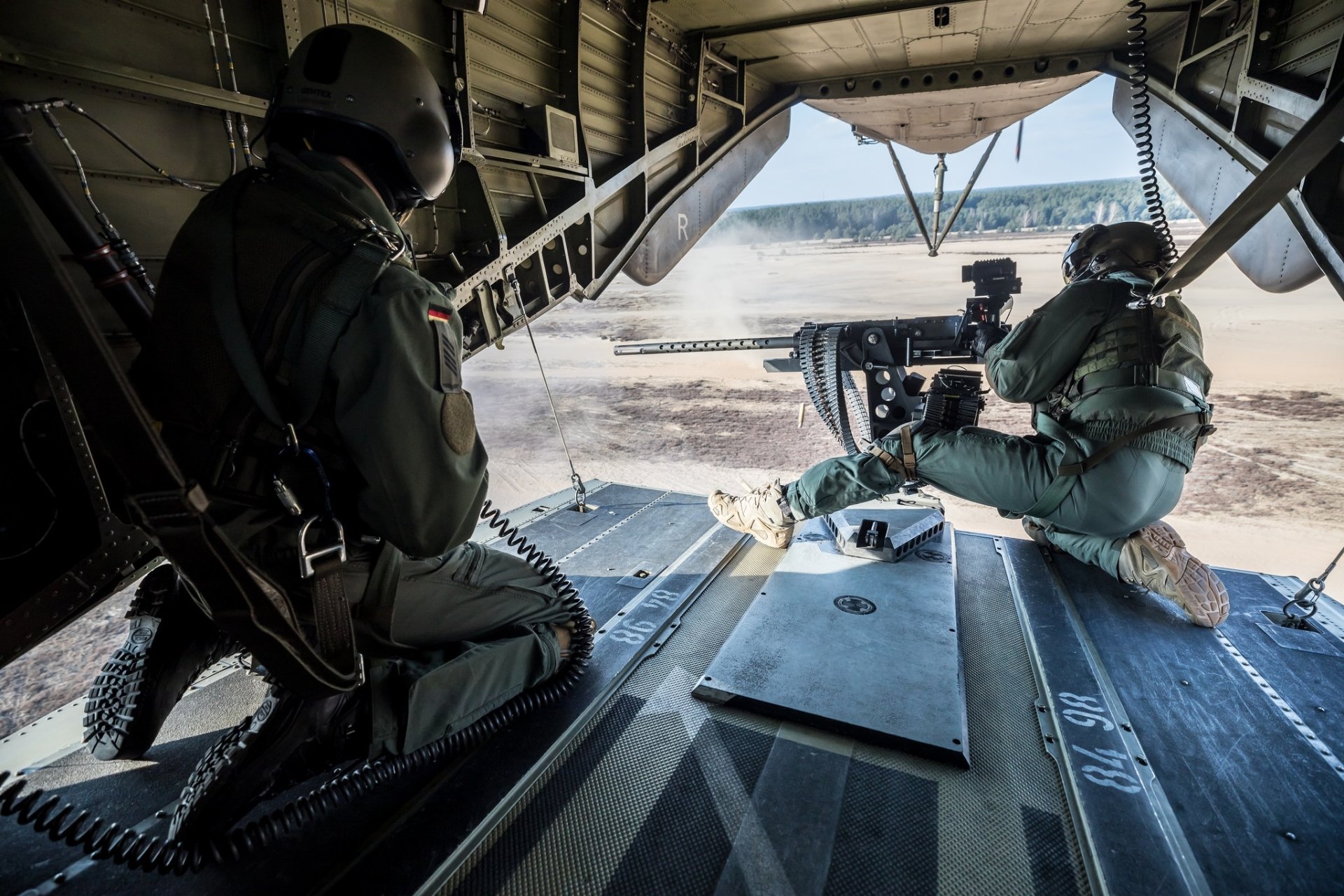 Elite Soldier Tactical Firepower: HD Military Machine Gun Action