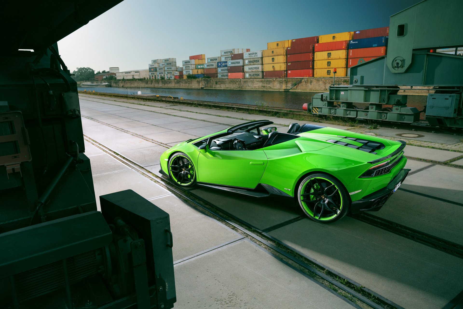 4K Ultra HD Green Lamborghini Huracan Supercar Wallpaper