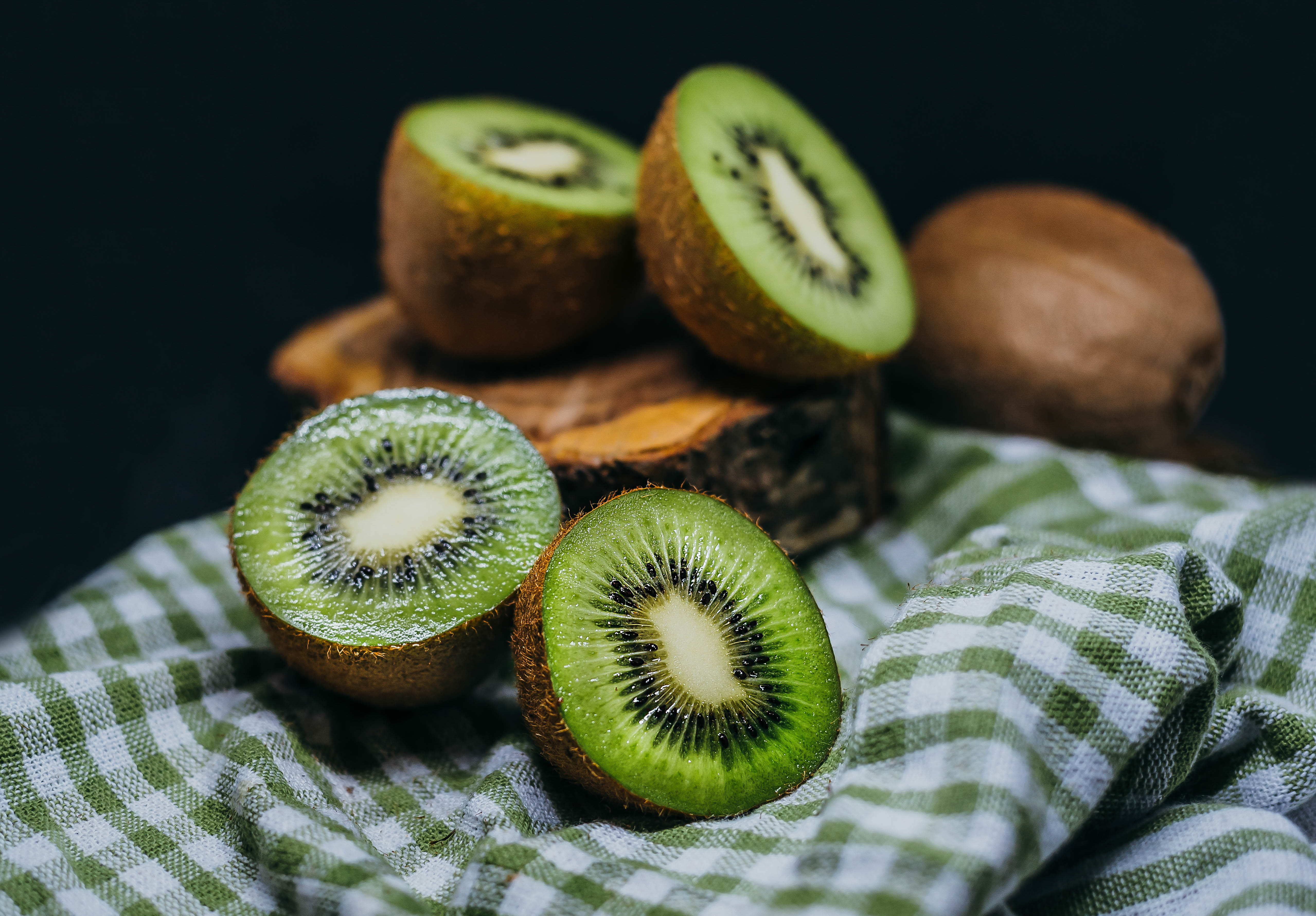 Download Fruit Food Kiwi 4k Ultra HD Wallpaper