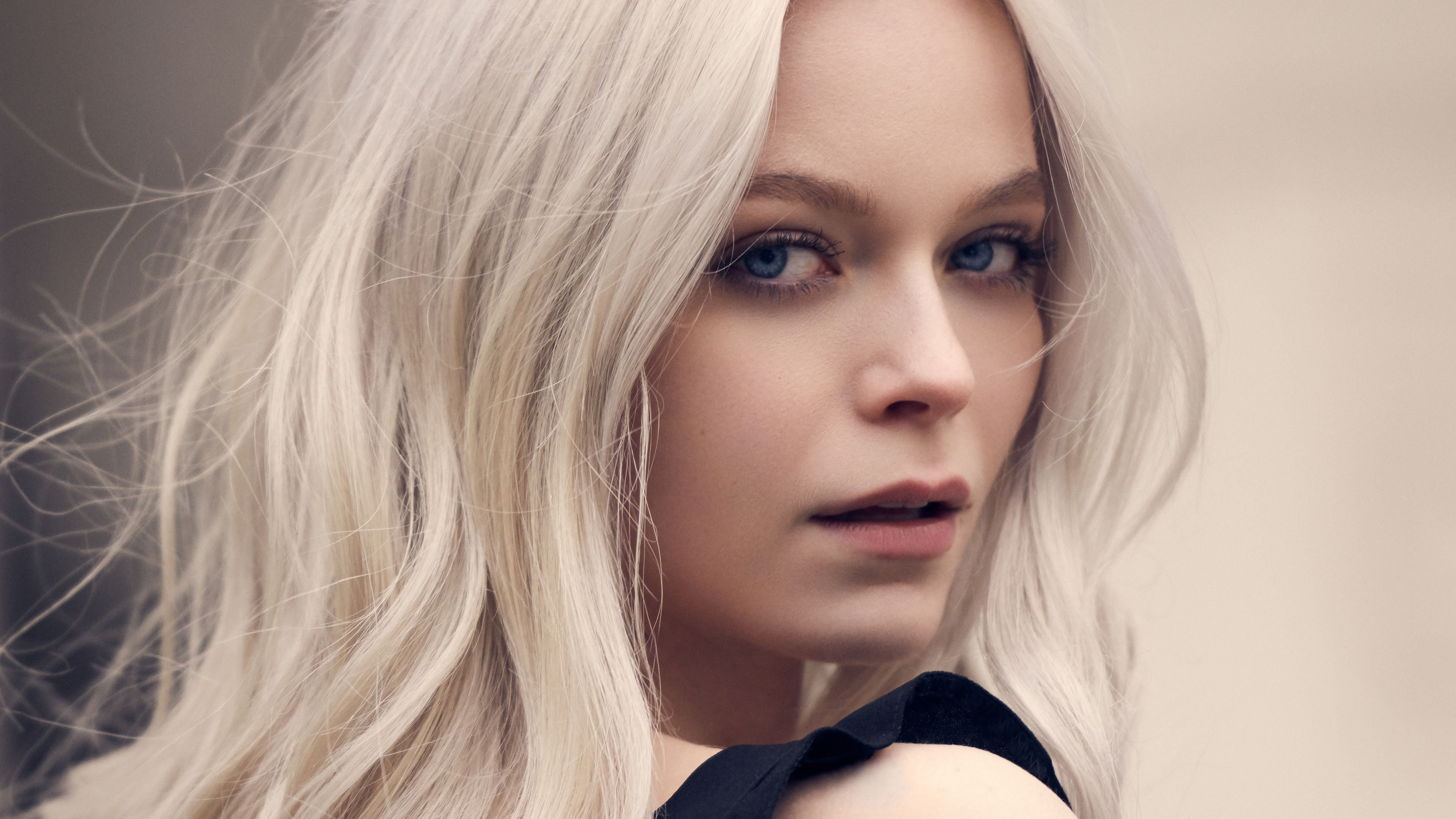 Download Face Blonde Blue Eyes Woman Model 4k Ultra HD Wallpaper