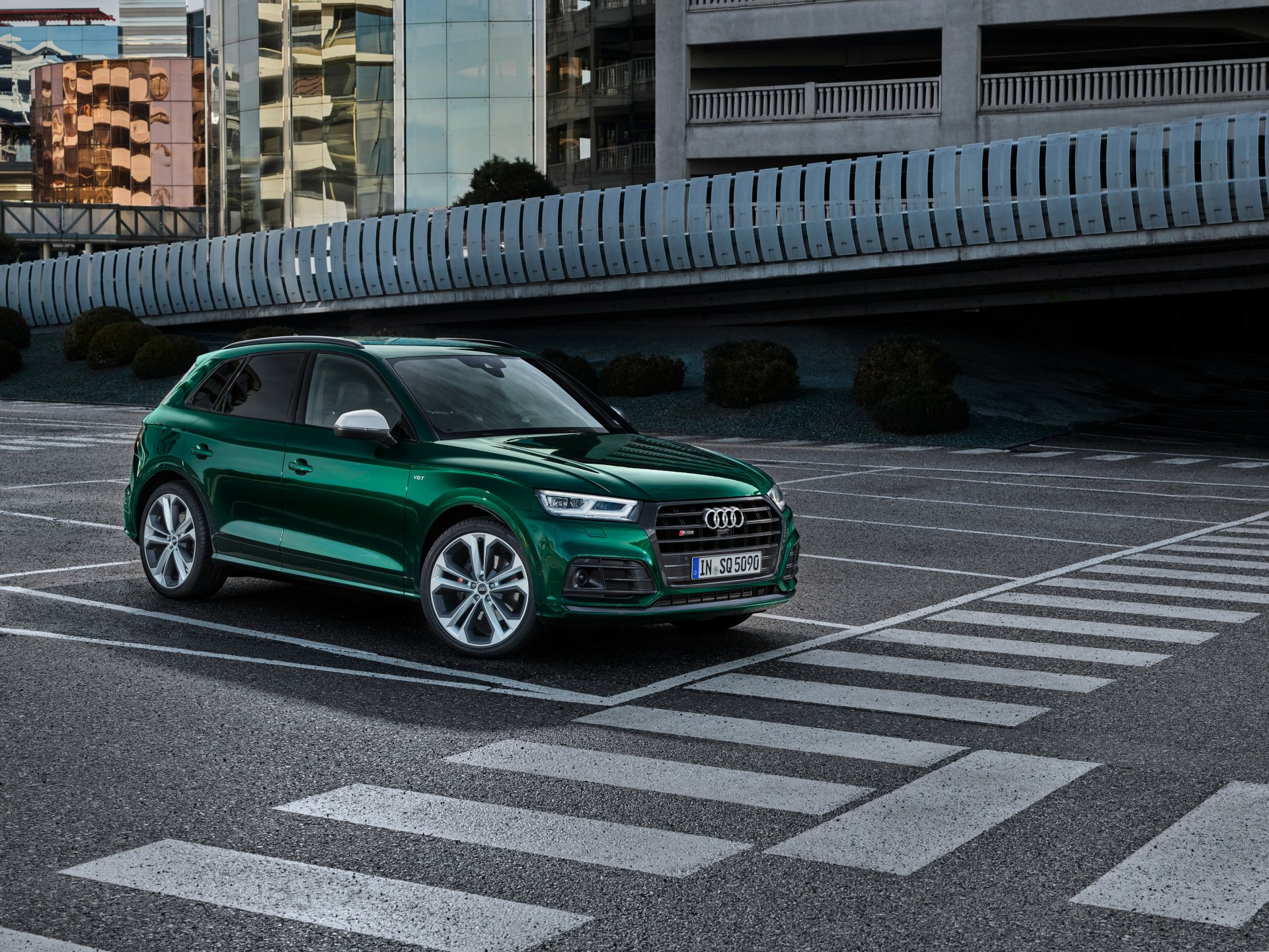 Download SUV Green Car Car Audi Vehicle Audi SQ5 HD Wallpaper
